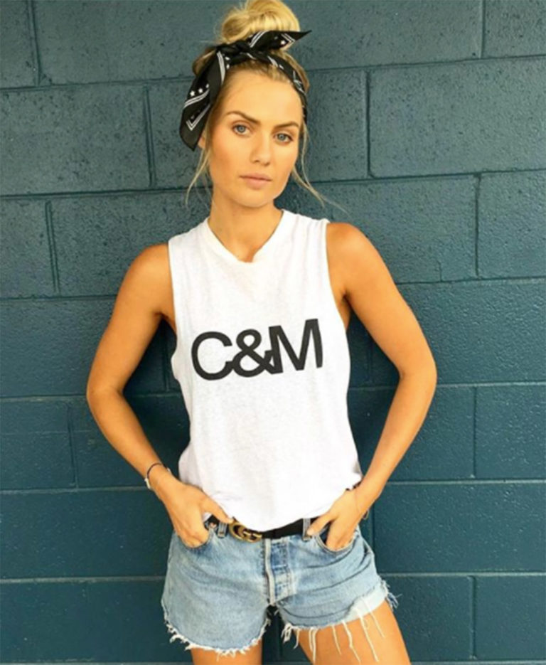 Elyse Knowles shows of her killer bikini body for photoshoot