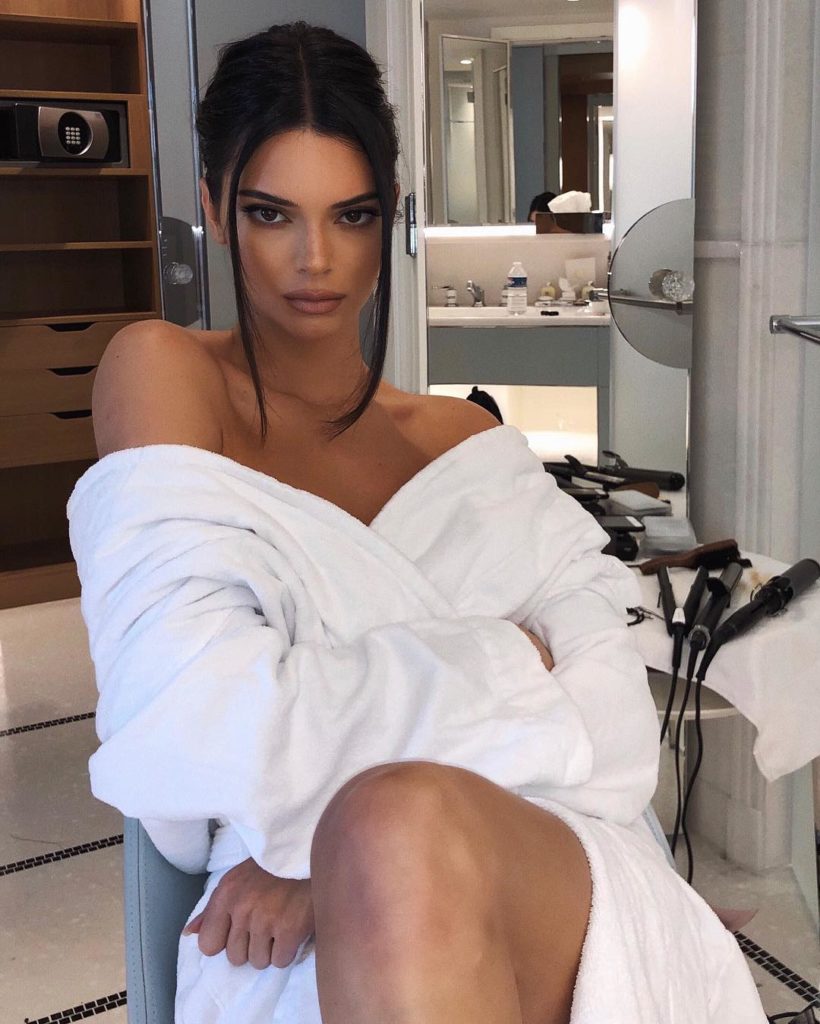 Nude Photos Of Supermodel Kendall Jenner Leaked Online 1645